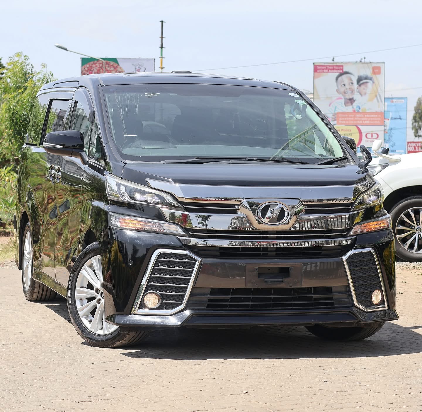 Toyota Velfire 2017 Sunroof - FNL CAR MARKET